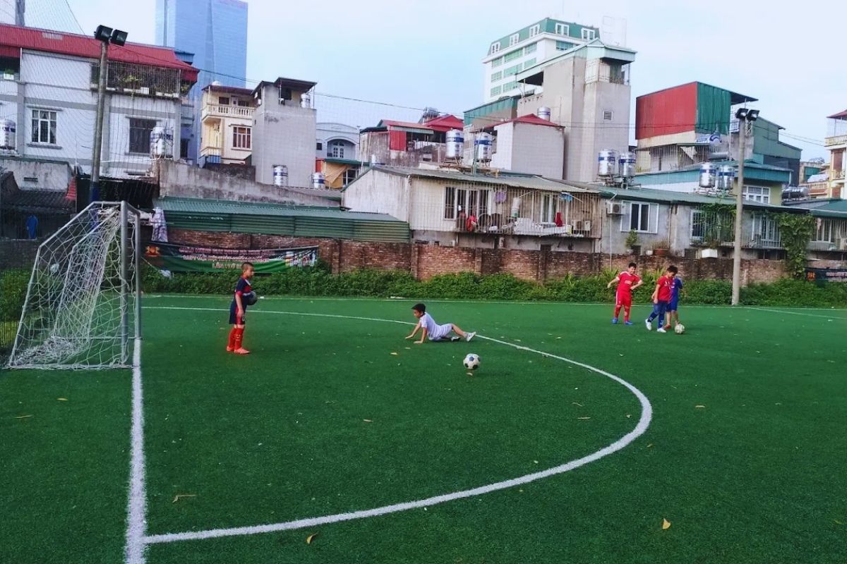 Sân bóng đá Quận Ba Đình (Hà Nội): Top sân giá rẻ đáng trải nghiệm