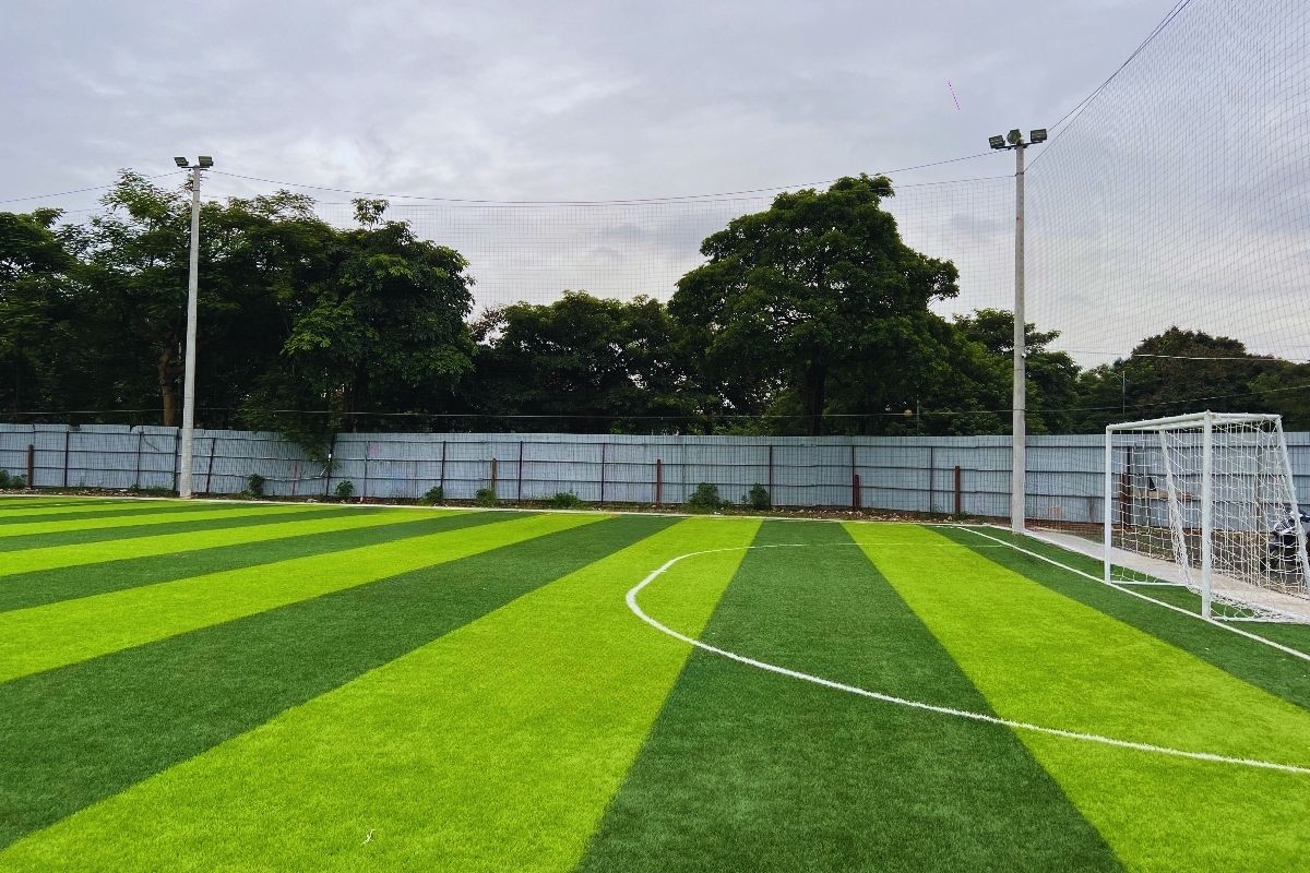 Sân bóng đá Quận Long Biên (Hà Nội): Top sân giá rẻ cho anh em phủi