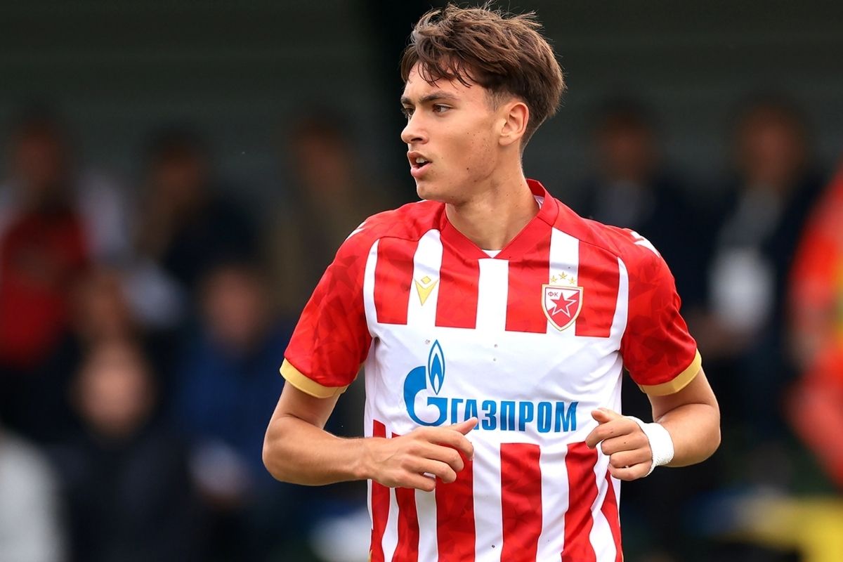 Bayer Leverkusen sắp chiêu mộ tiền đạo 17 tuổi Damjanovic của Red Star